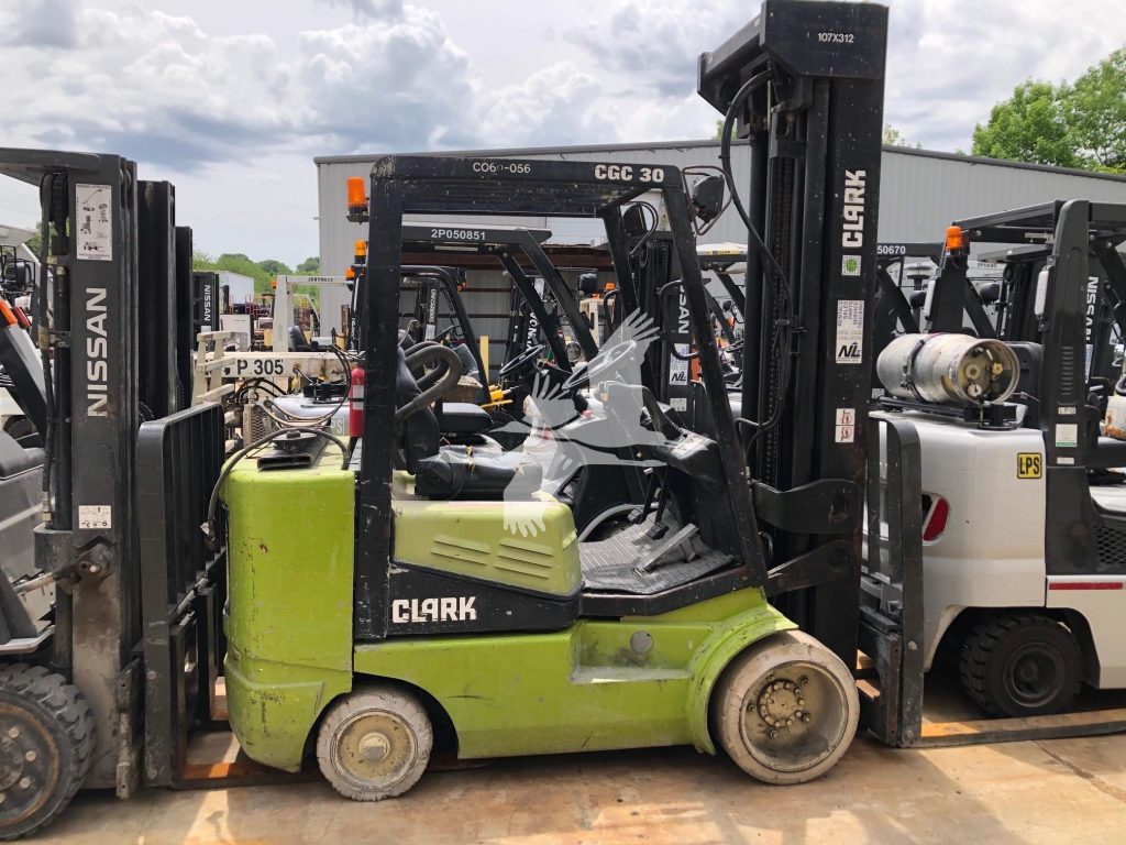 1998 CLARK CGC30 FORKLIFT For Sale or Rent